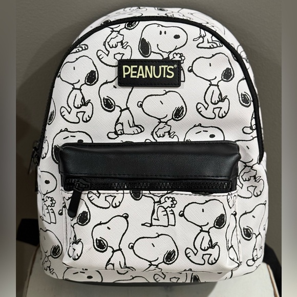Peanuts | Bags | Bioworld Peanuts Snoopy Black And White Mini Backpack ...
